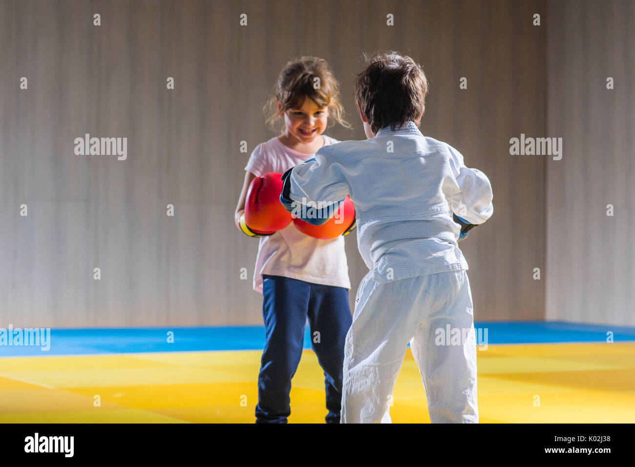 Kids boxing hi-res stock photography and images - Alamy