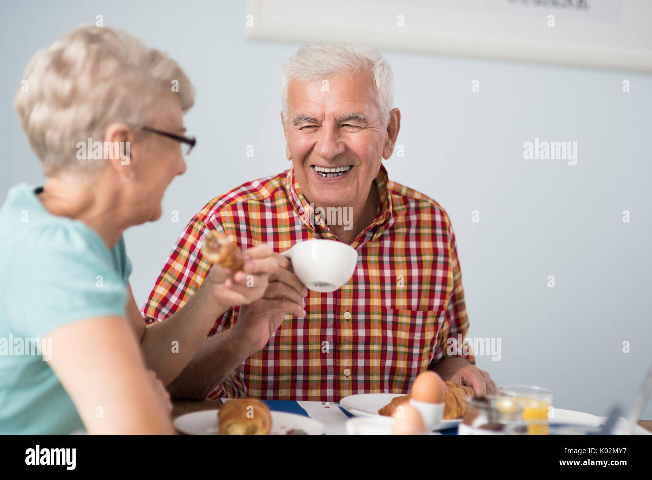 Drunk people eating hi-res stock photography and images - Alamy
