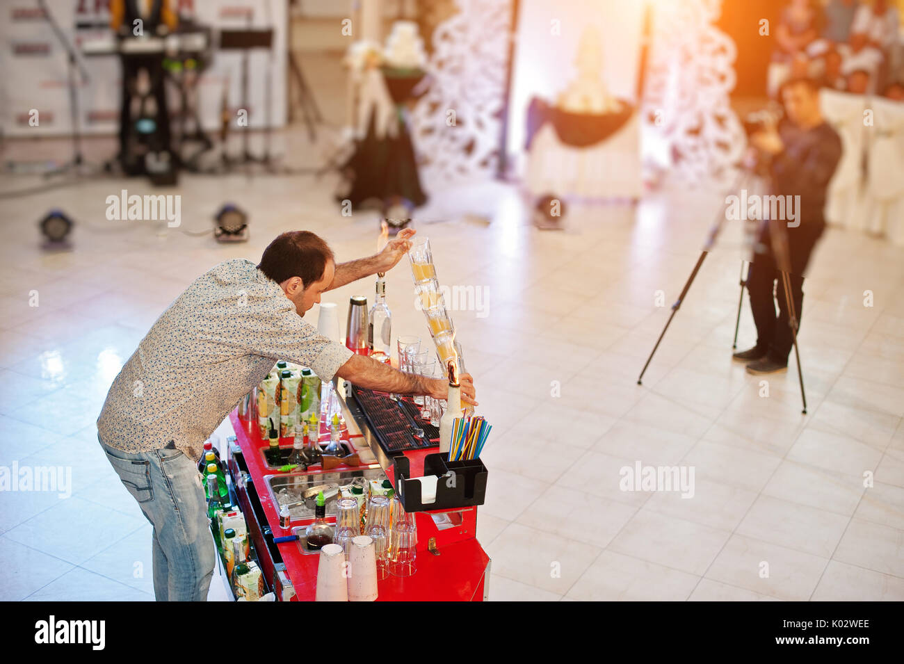 Bar tricks hi-res stock photography and images - Alamy