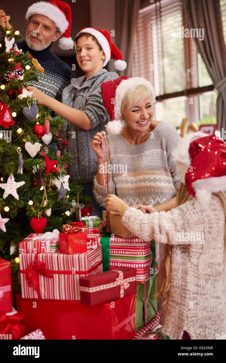 Dressing a christmas tree hi-res stock photography and images - Alamy