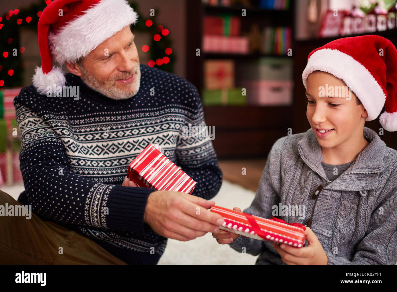 Smiling father gift box hi-res stock photography and images - Alamy