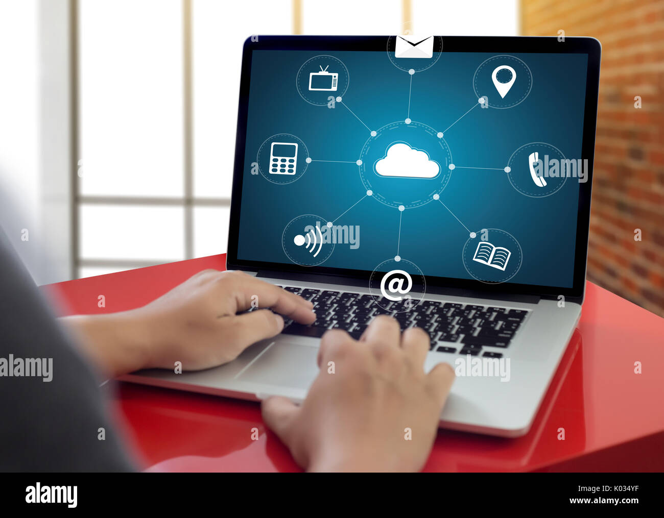 Cloud Computing diagram Network Data Storage Technology Service Stock Photo - Alamy