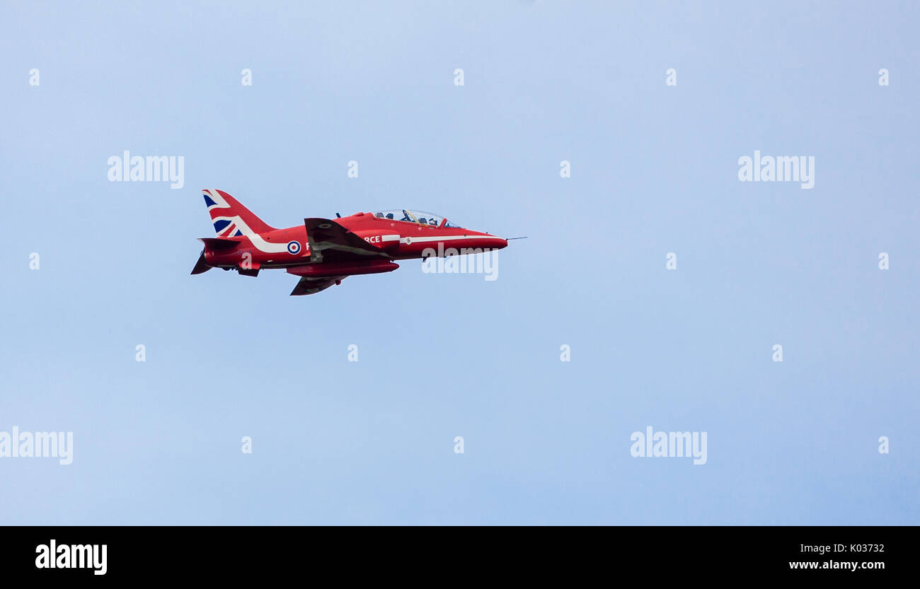 Flying display crowds watch red arrows hi-res stock photography and ...