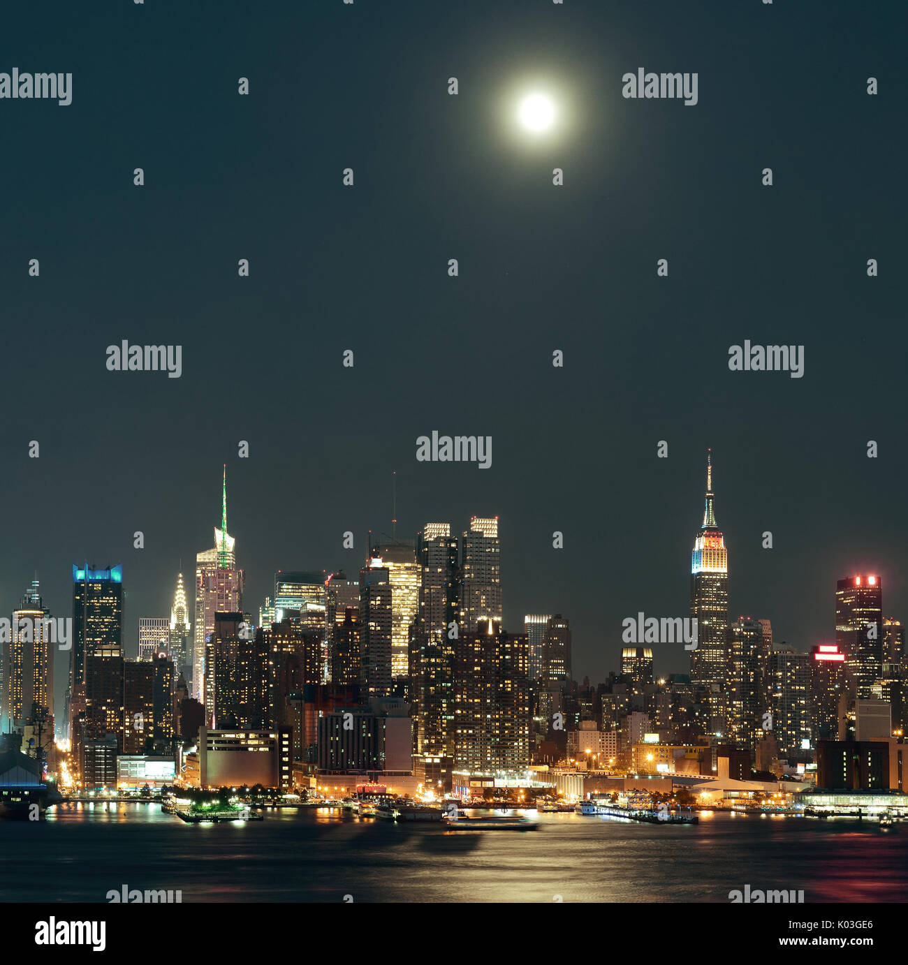 Moon rise over midtown Manhattan with city skyline at night Stock Photo ...