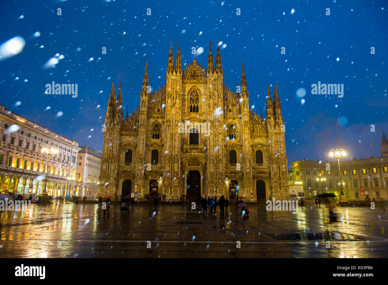 Snow duomo cathedral milan italy hi-res stock photography and images ...