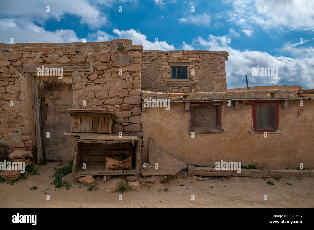 Acoma pueblo indian pottery hi-res stock photography and images - Alamy