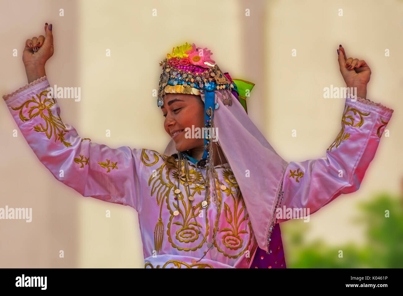 Traditional Turkey Dancer Stock Photos & Traditional Turkey Dancer ...