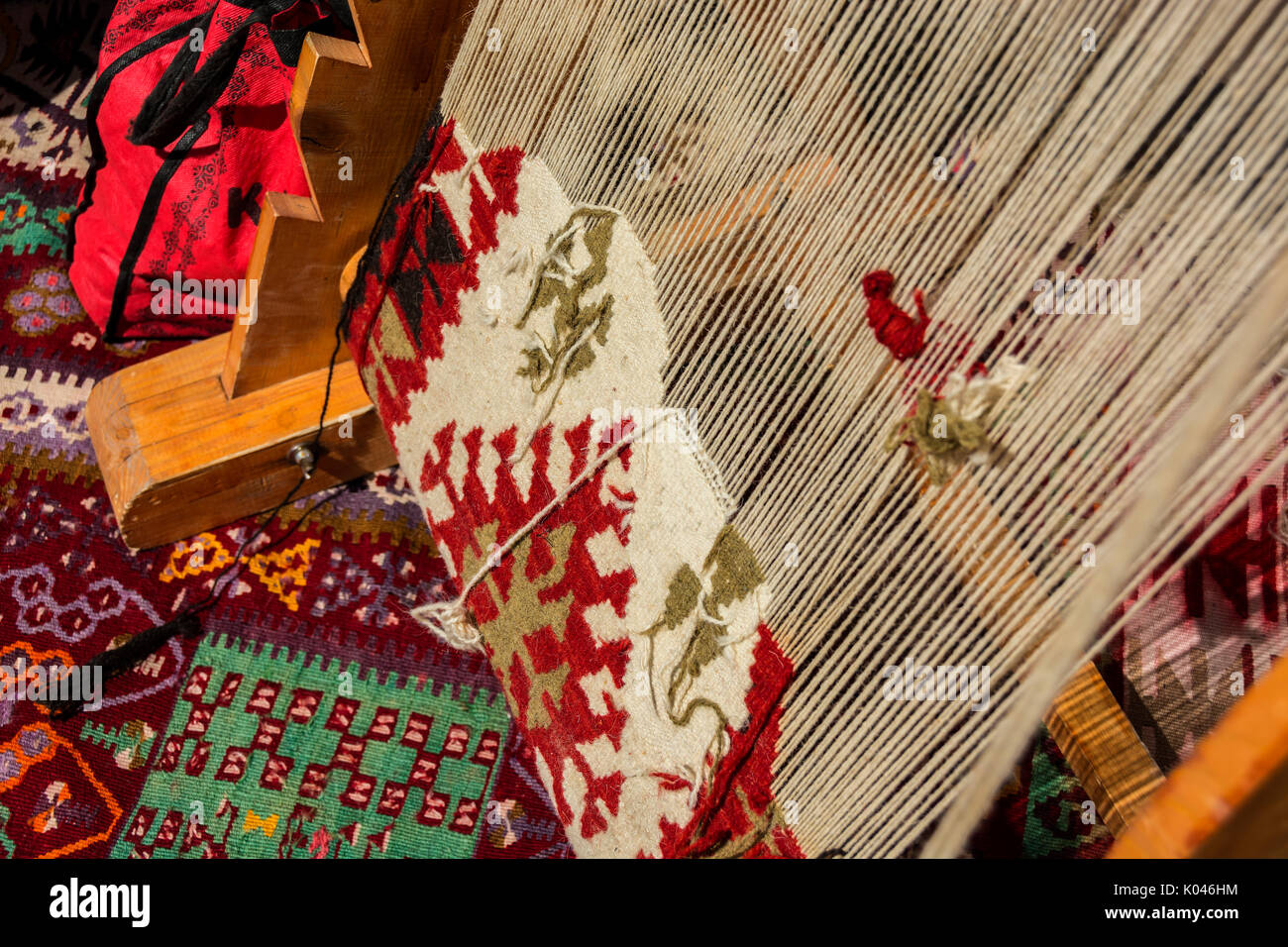 carpet weaving loom Stock Photo - Alamy