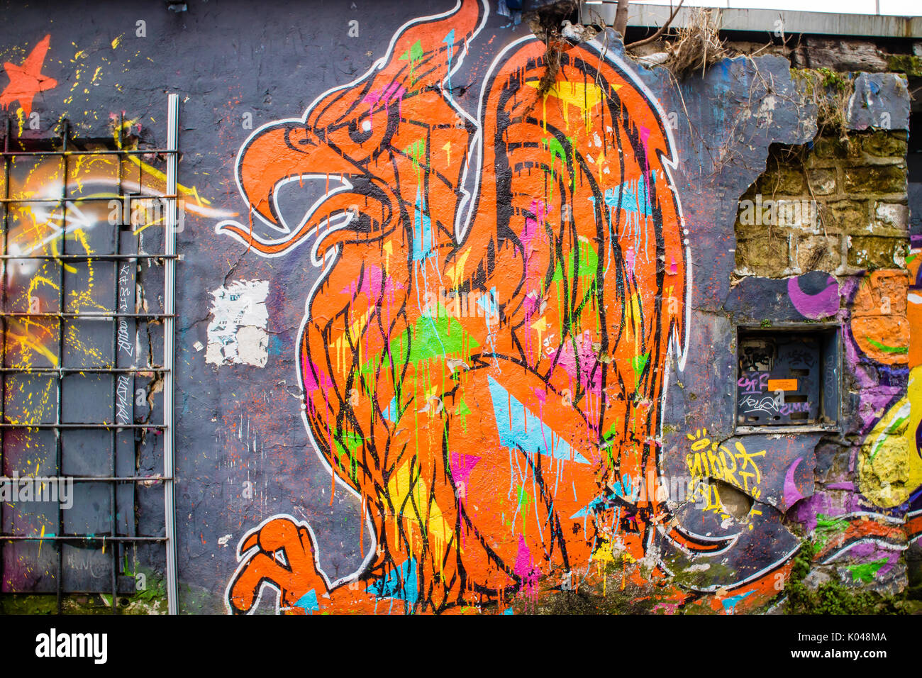 Urban graffiti eagle hi-res stock photography and images - Alamy