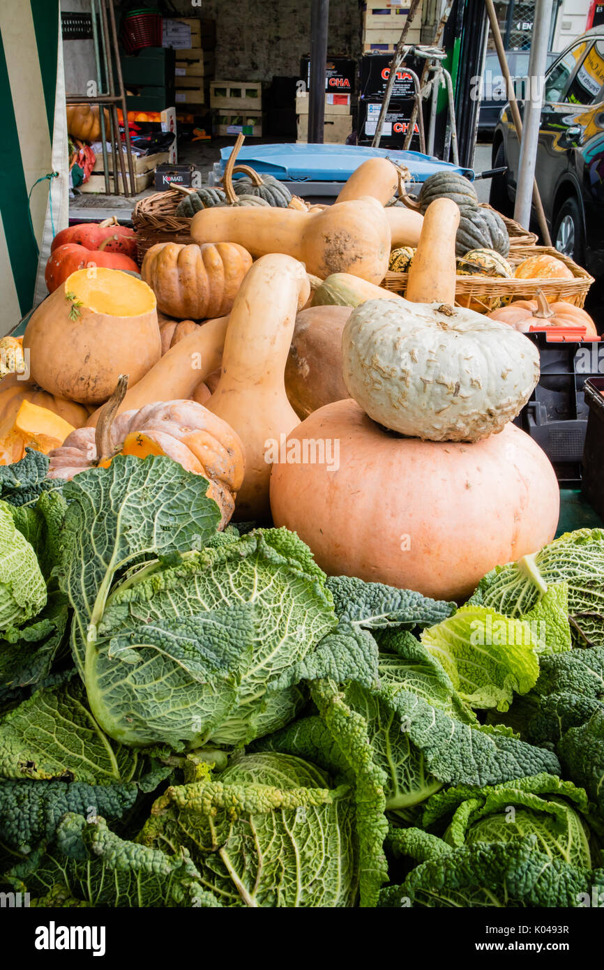 Paris market carrot hi-res stock photography and images - Alamy