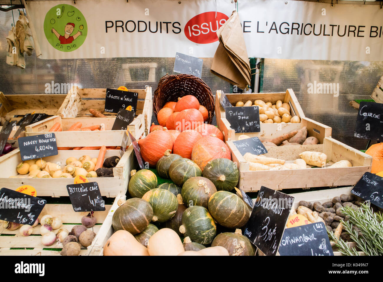 Carrot market paris hi-res stock photography and images - Alamy
