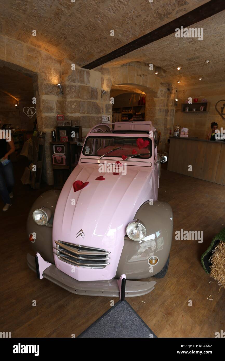 Pink 2cv hi-res stock photography and images - Alamy