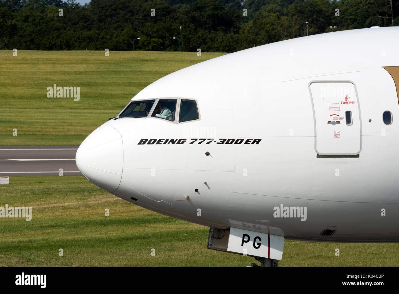Boeing 777 cockpit hi-res stock photography and images - Alamy