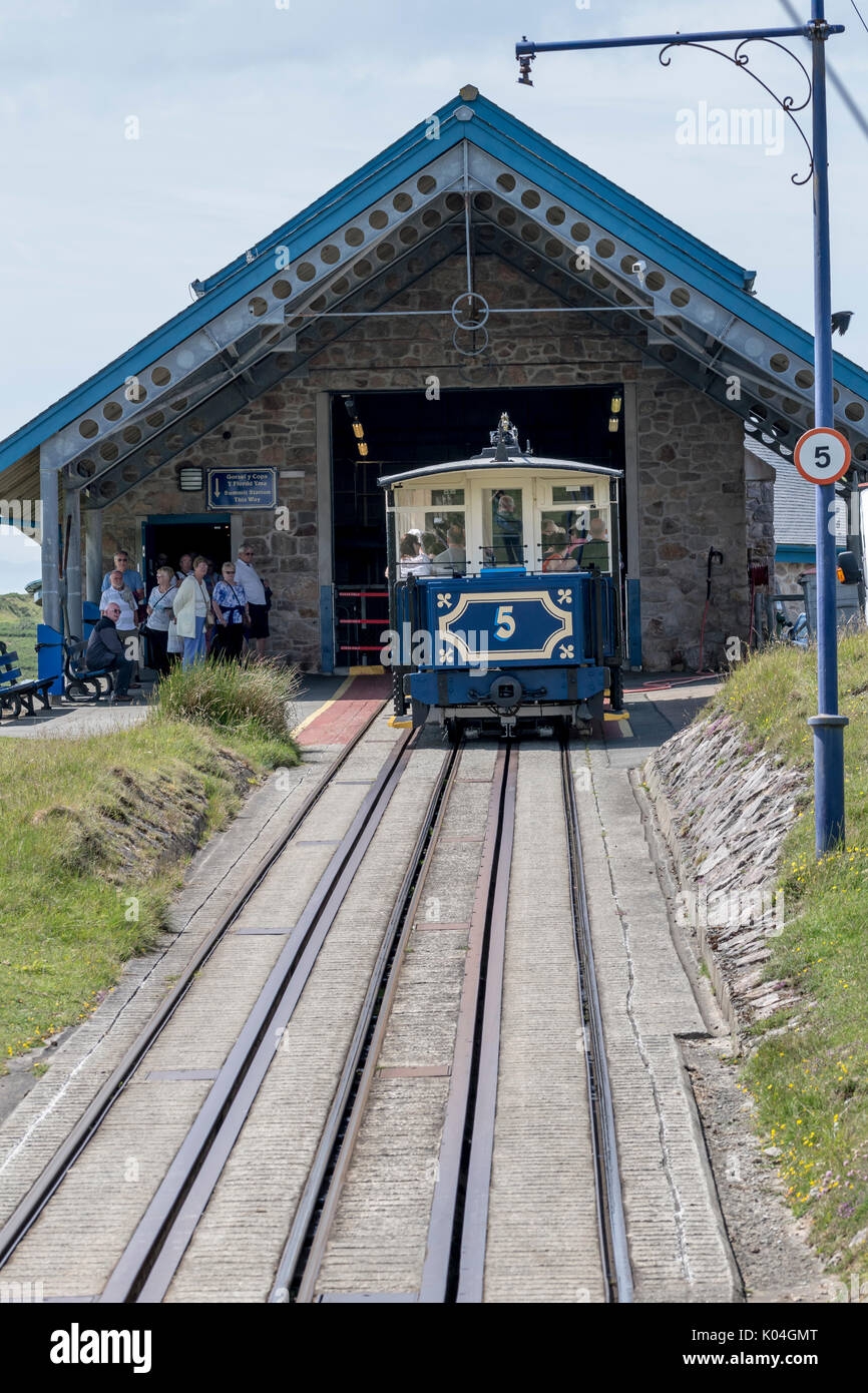 Victorian tram hi-res stock photography and images - Alamy