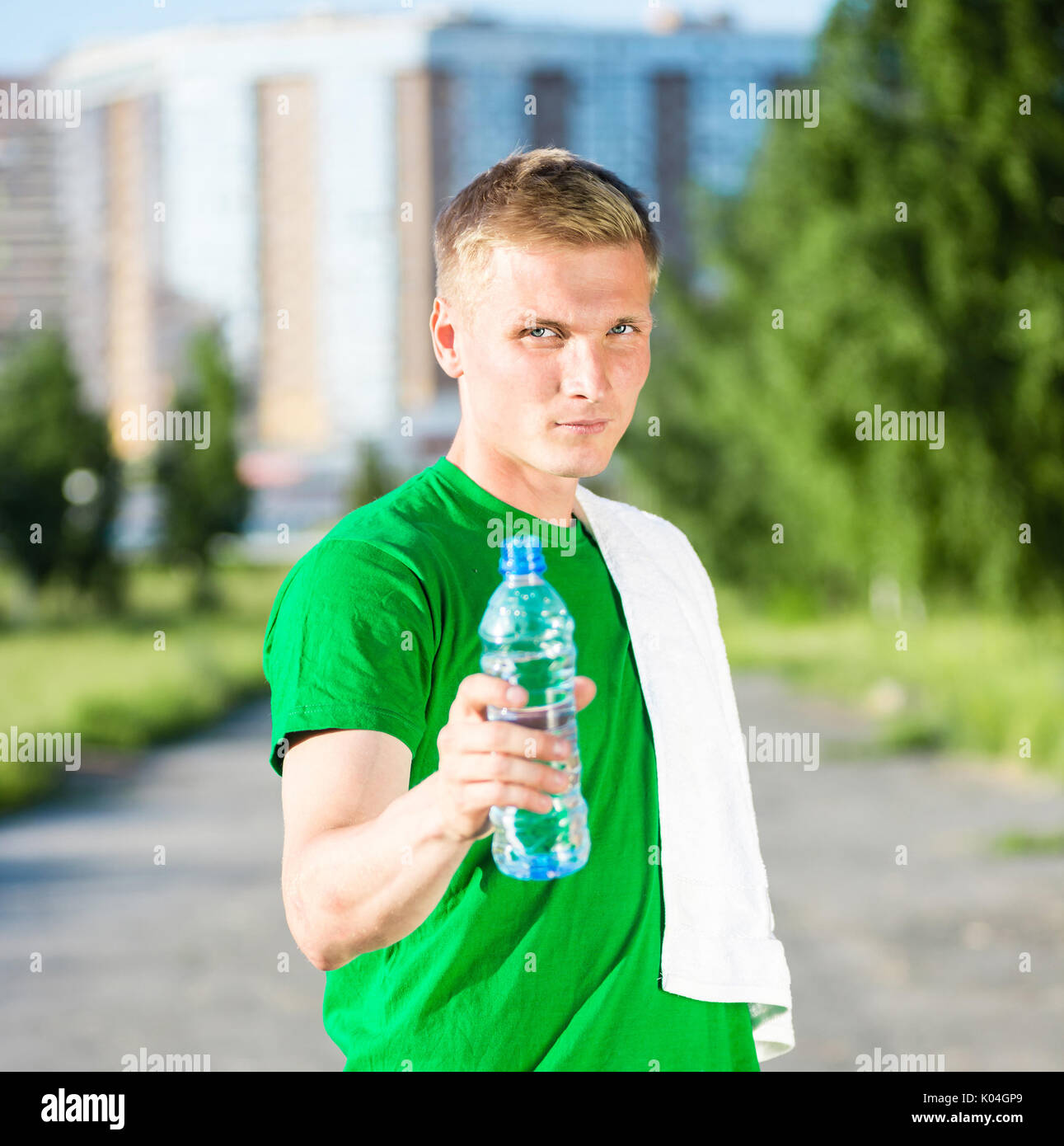 Tired runner drink from bottle hi-res stock photography and images - Alamy