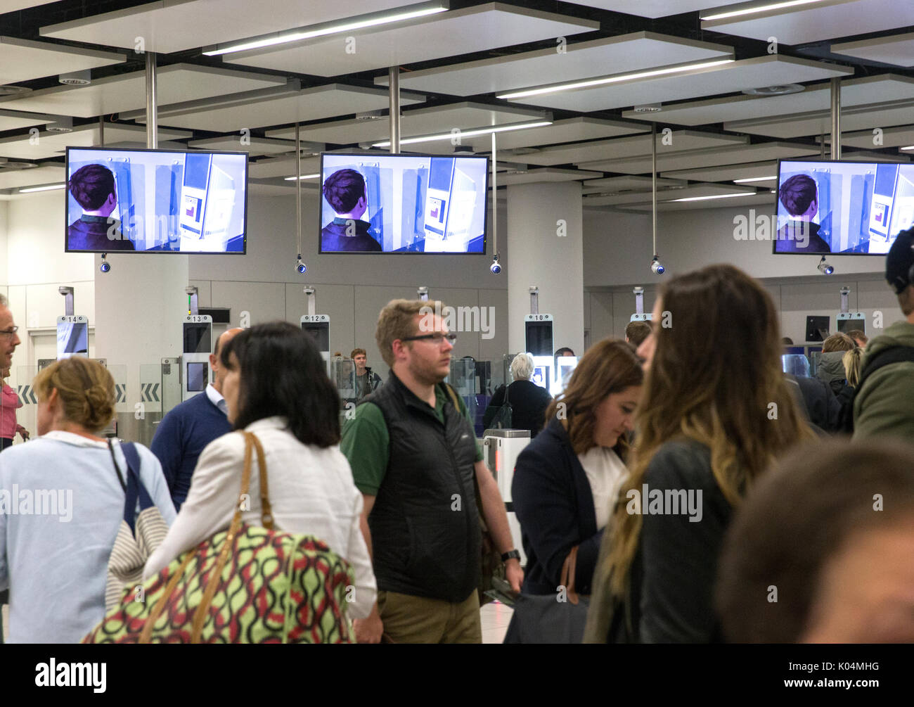 Border control gatwick hi-res stock photography and images - Alamy
