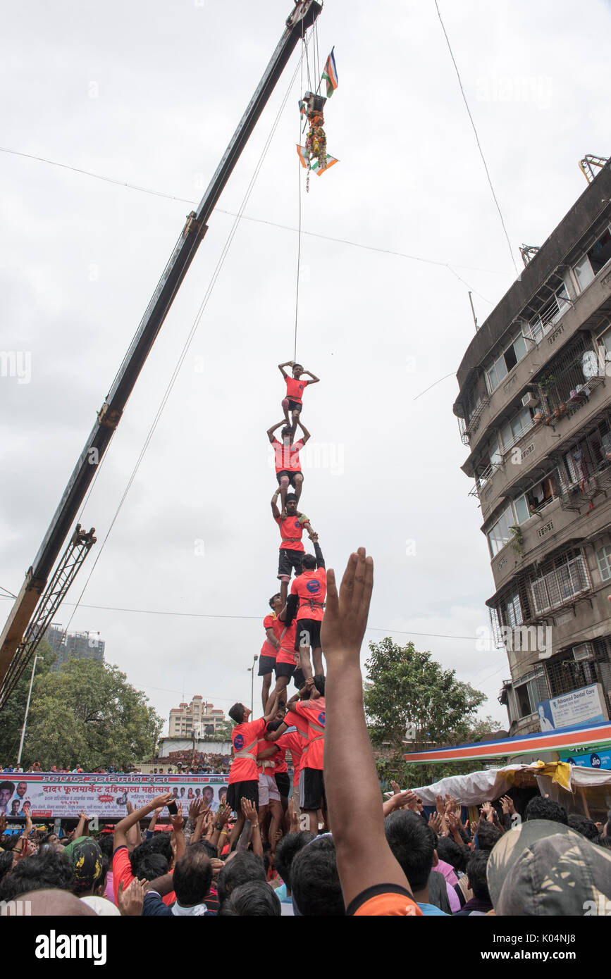Mumbai / India 15 August 2014 human pyramid to break the Dahi handi on ...