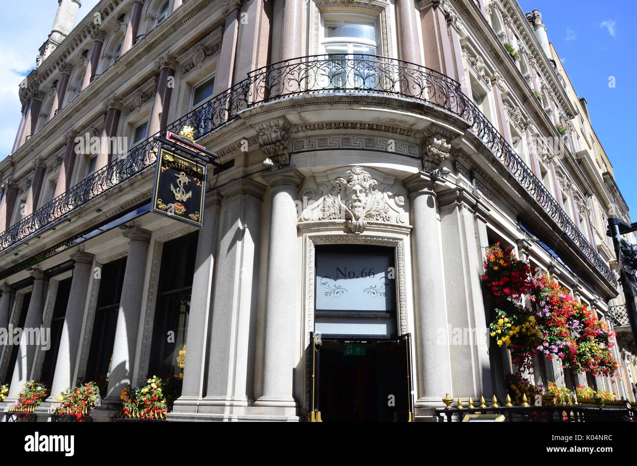 The Admiralty pub, Trafalgar Square, London, England, UK Stock Photo ...