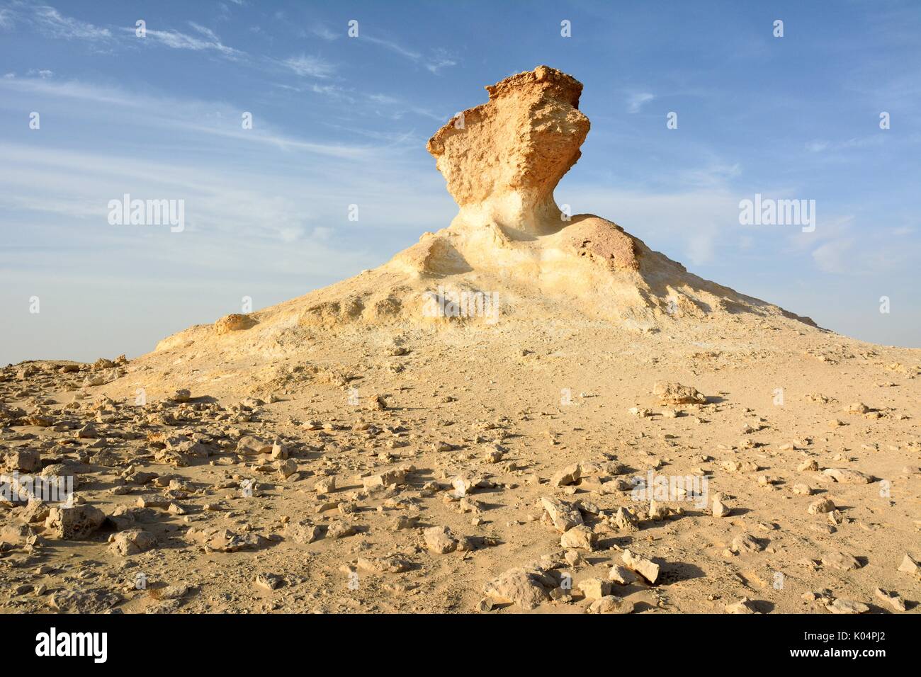 Limestone formation in Bir Zekreet, Qatar Stock Photo - Alamy