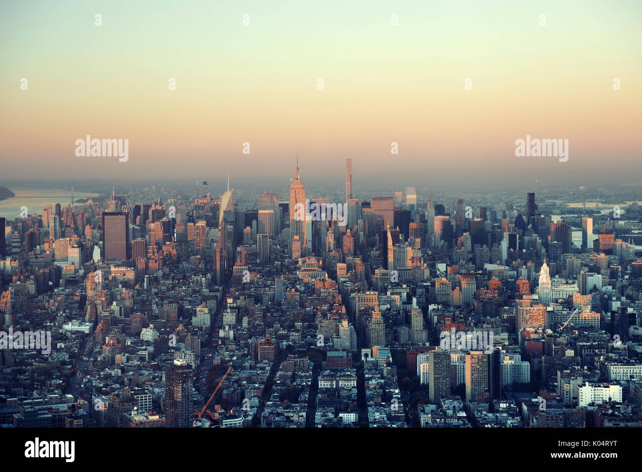 Manhattan midtown sunset rooftop hi-res stock photography and images ...