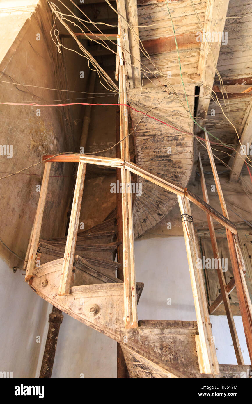 Neglected house interiors hi-res stock photography and images - Alamy