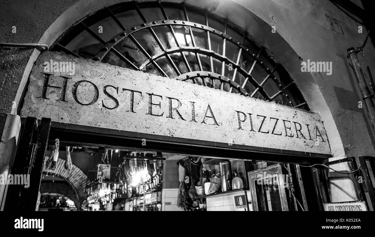 Beautiful Italian style Pizzeria in the historic district in Rome ...