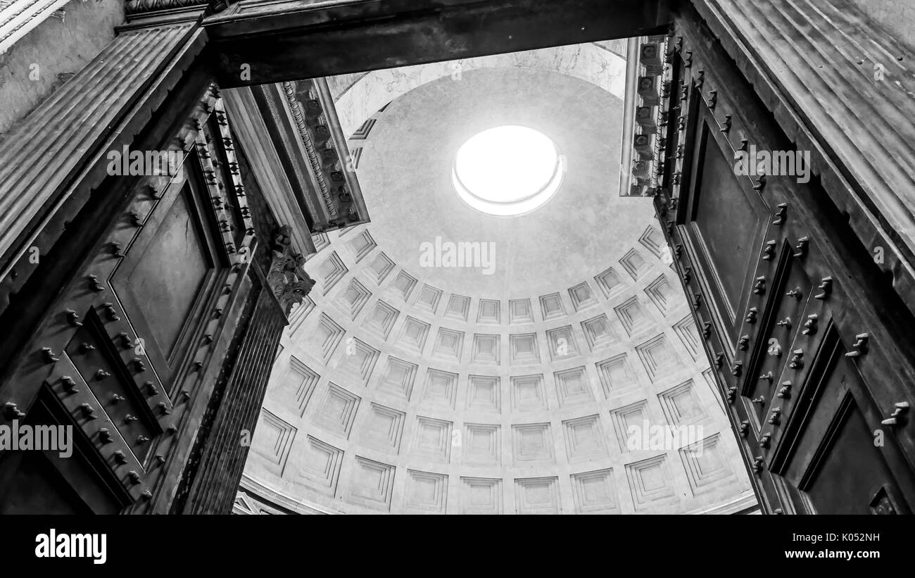 Huge doors and impressive dome of the Pantheon in Rome - ROME / ITALY ...