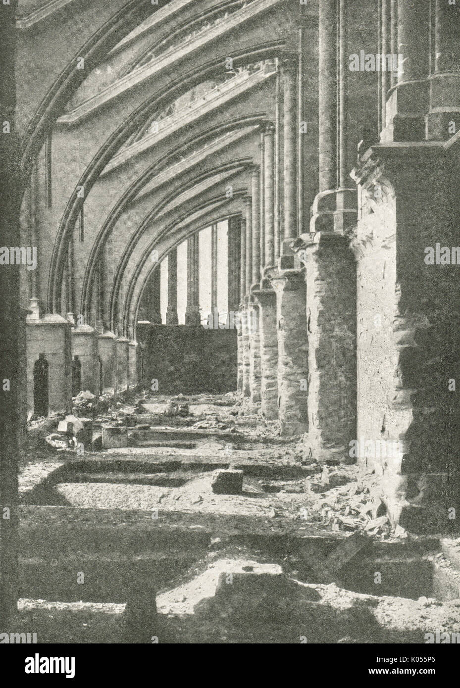 Reims cathedral interior after bombing, 1914, WW1 Stock Photo - Alamy