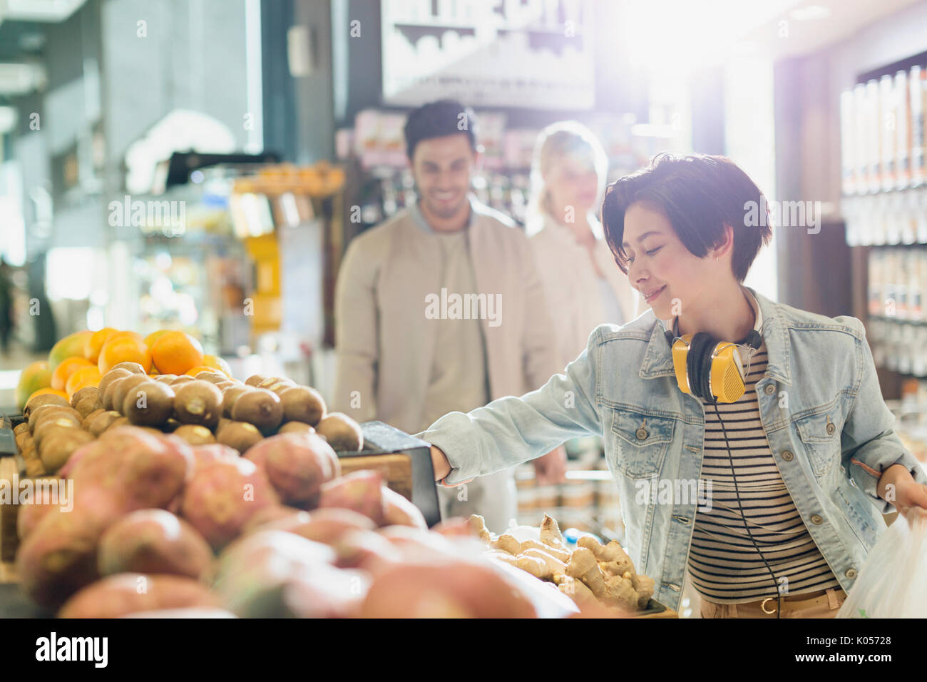 Woman shopper browsing hi-res stock photography and images - Alamy