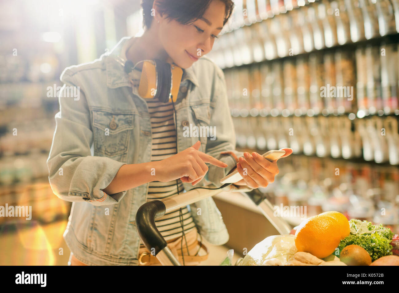 Asian using retail hi-res stock photography and images - Alamy