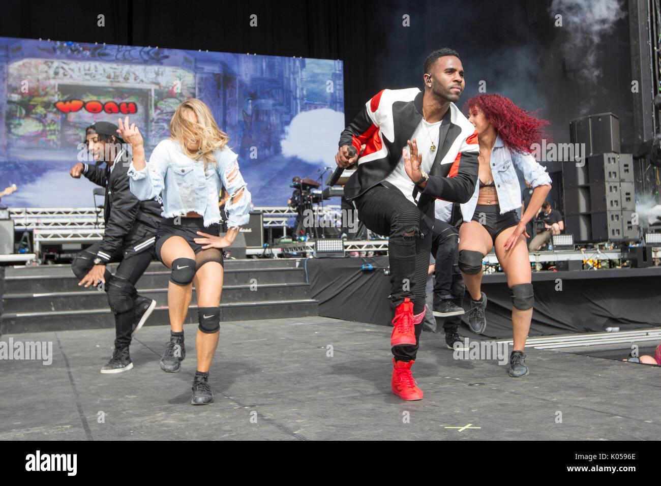 Jason derulo dancers hi-res stock photography and images - Alamy