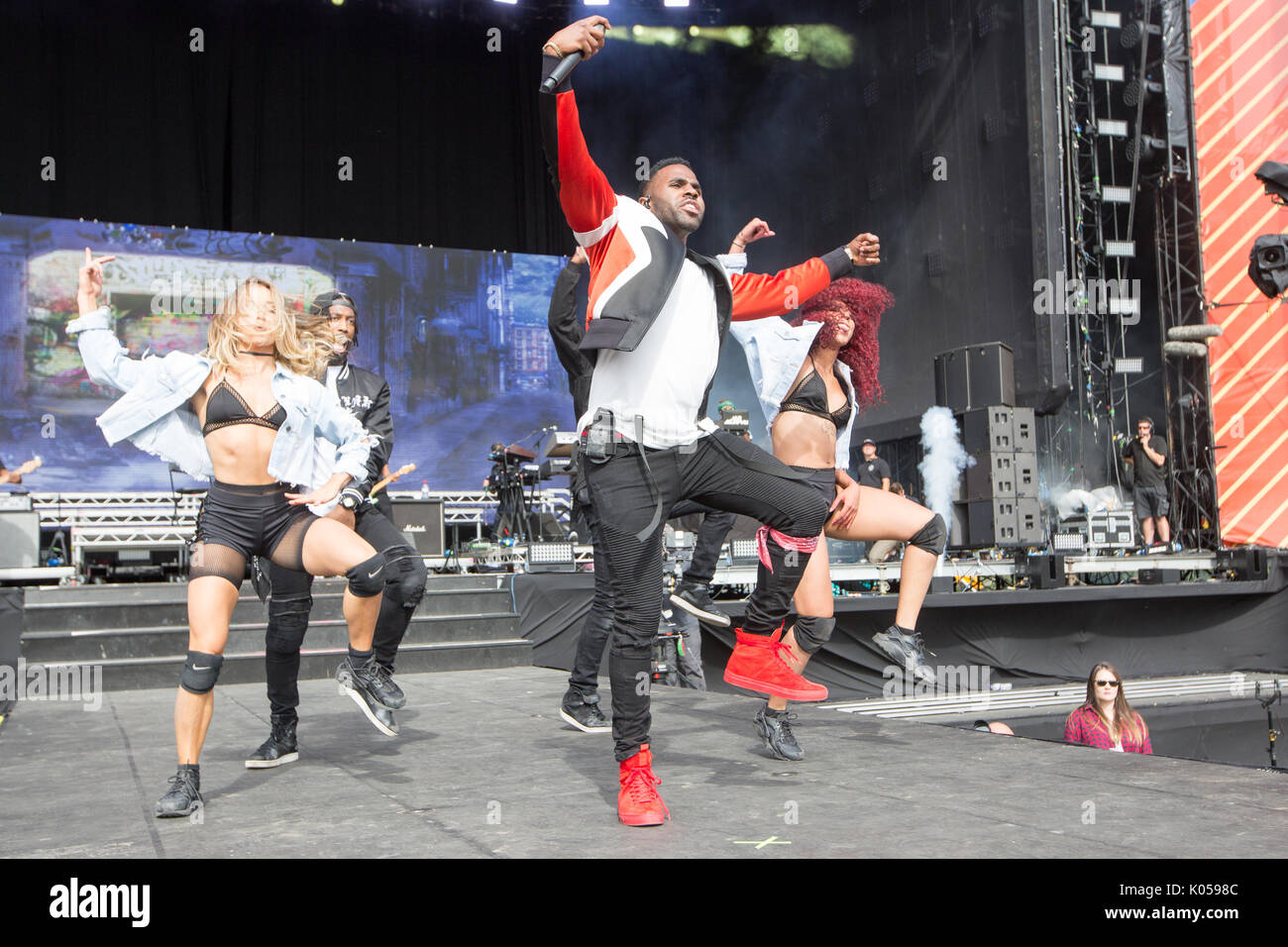 Jason derulo dancers hi-res stock photography and images - Alamy