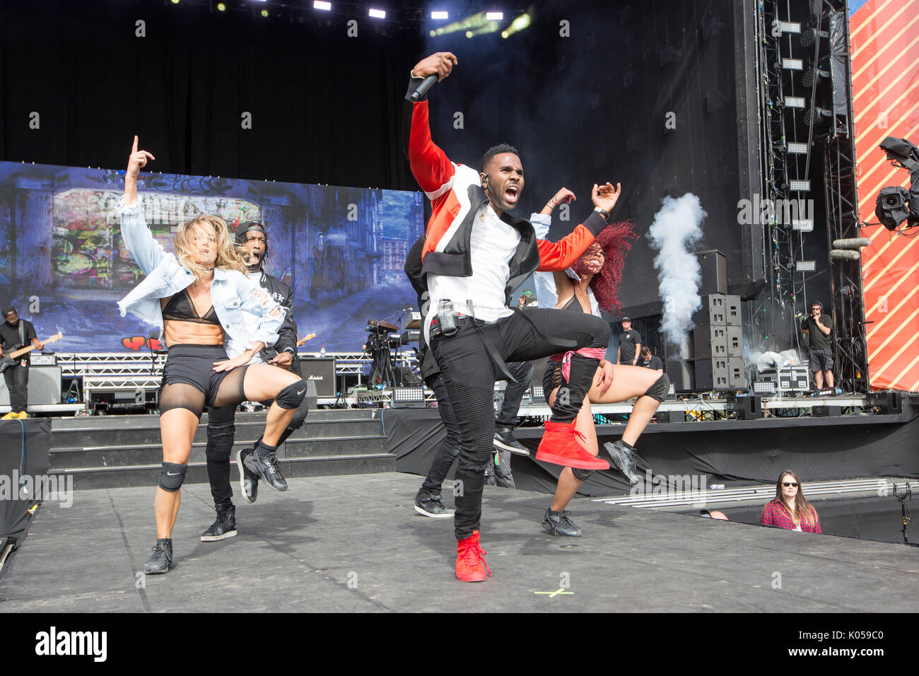 Jason derulo dancers hi-res stock photography and images - Alamy