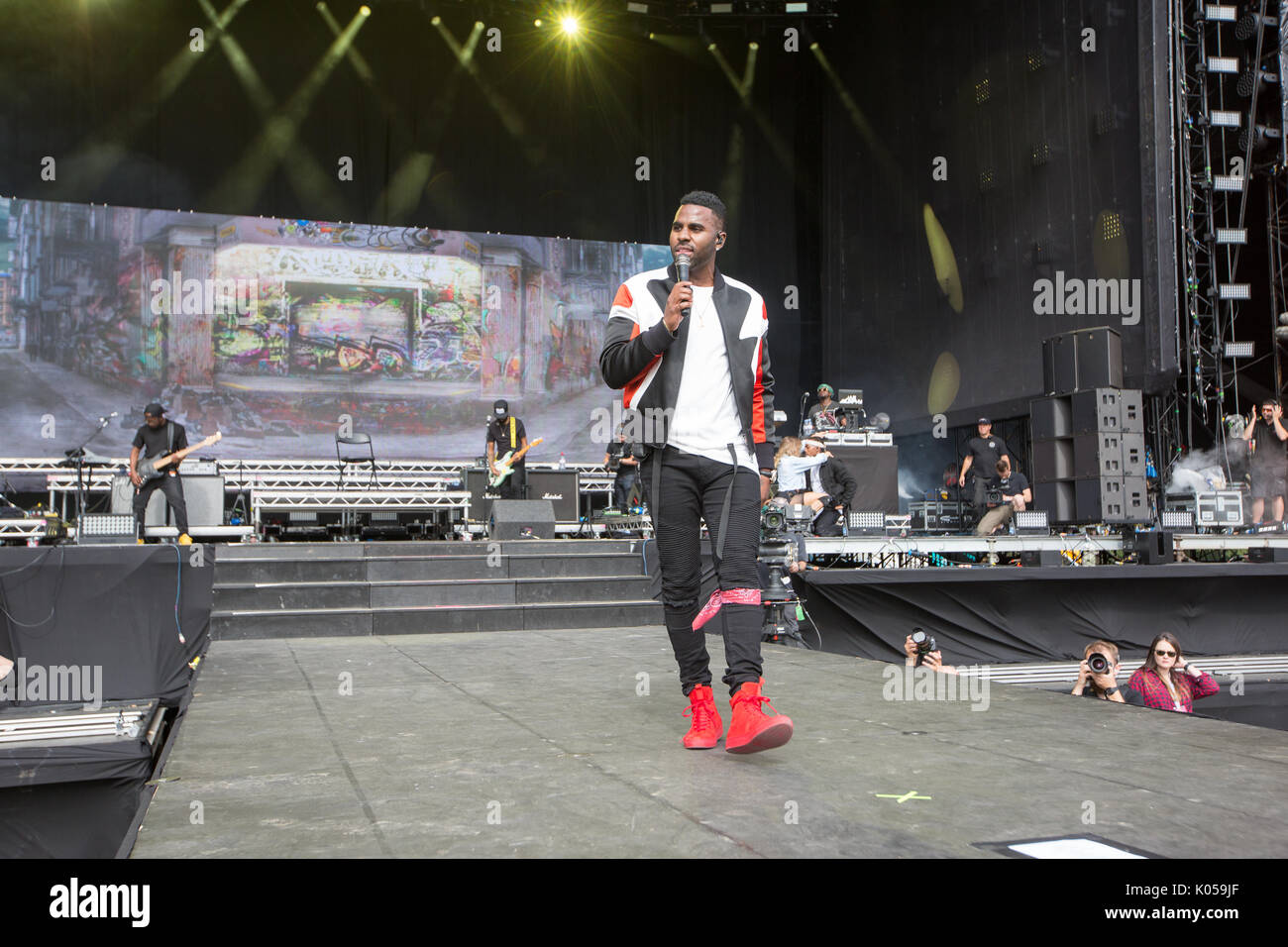 Jason derulo sing hi-res stock photography and images - Alamy