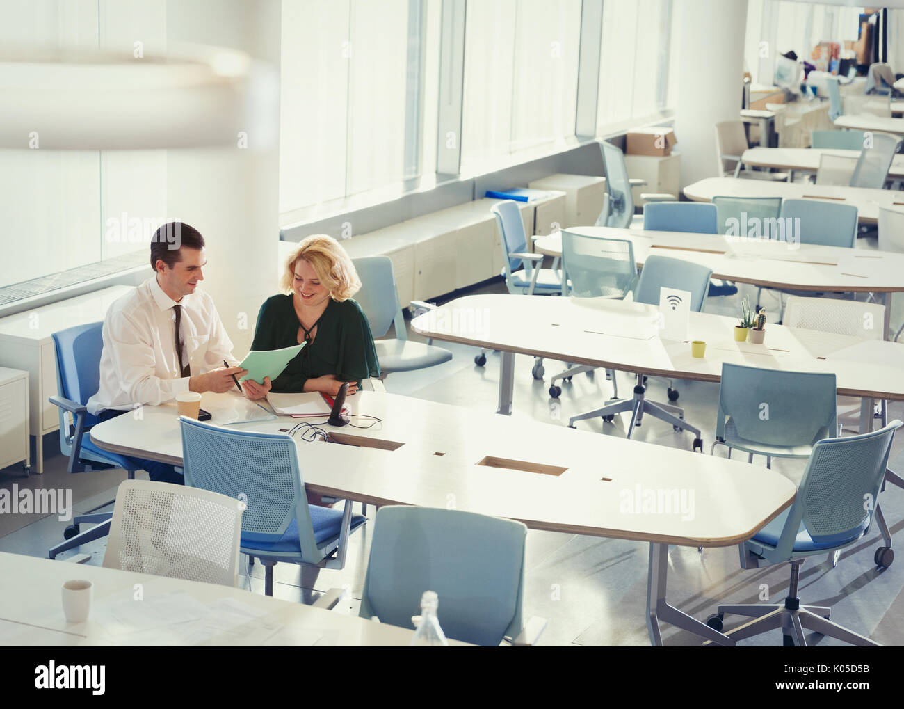 Coworker table hi-res stock photography and images - Alamy