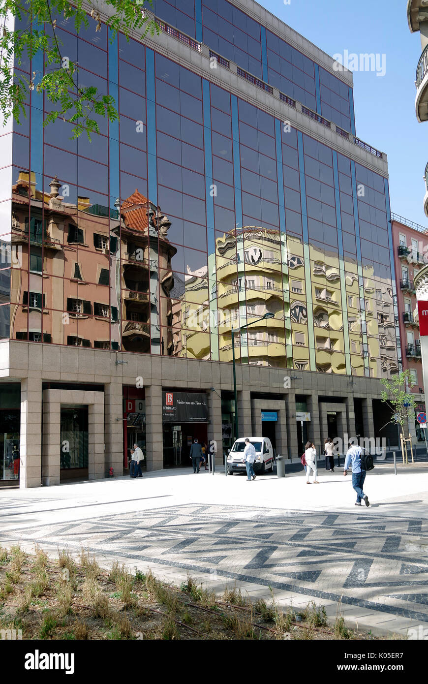 Interesting glass building hi-res stock photography and images - Alamy