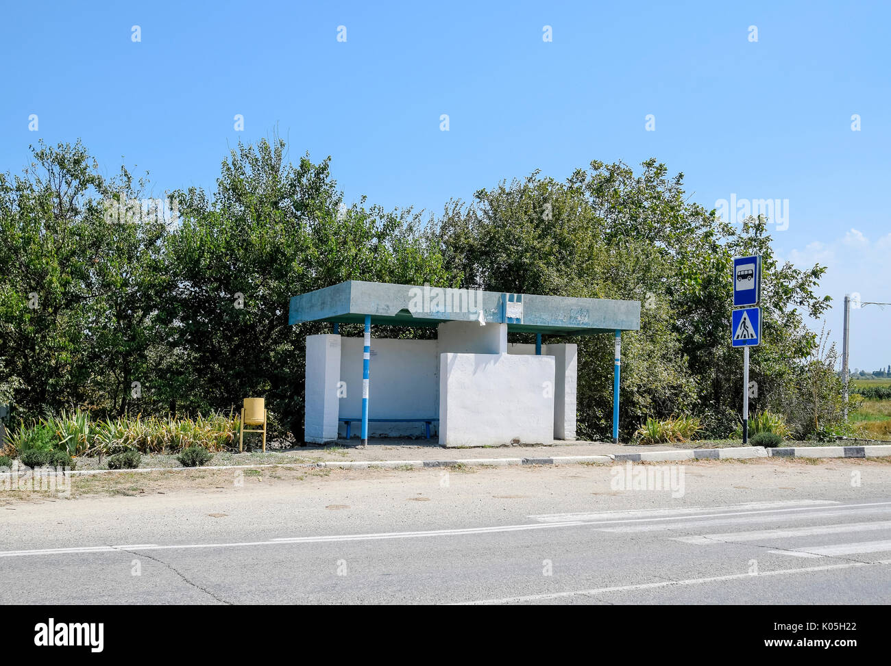 Bus stop in the countryside. Rural landscape Stock Photo - Alamy
