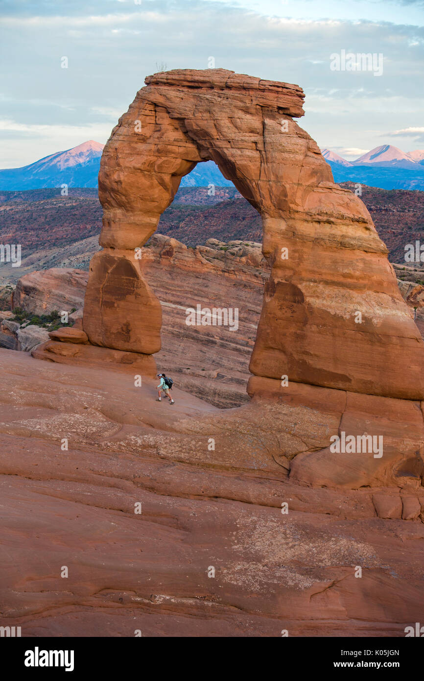 Tourists at Delicate Arch in Arches National Park, Canyon lands ...