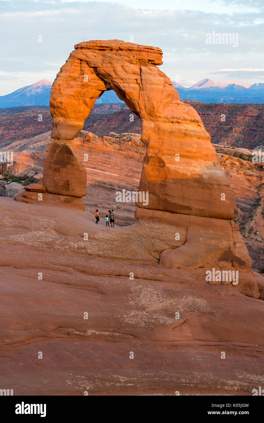 Tourists at Delicate Arch in Arches National Park, Canyon lands ...