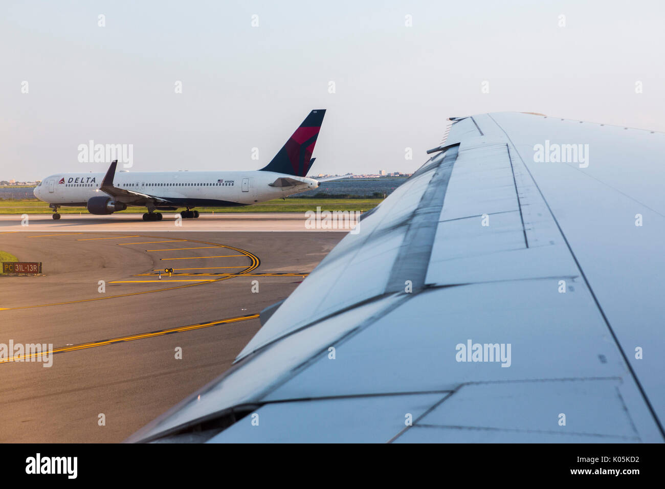 Aeroplanes line up for take off on the runways at JFK airport, New York ...