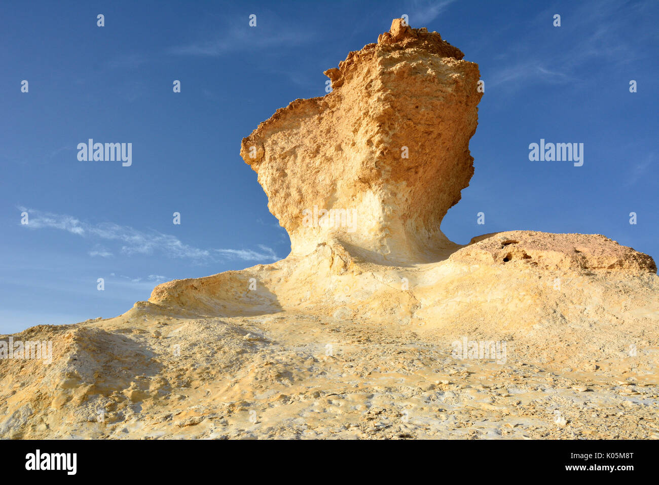 Limestone formation in Bir Zekreet, Qatar Stock Photo - Alamy