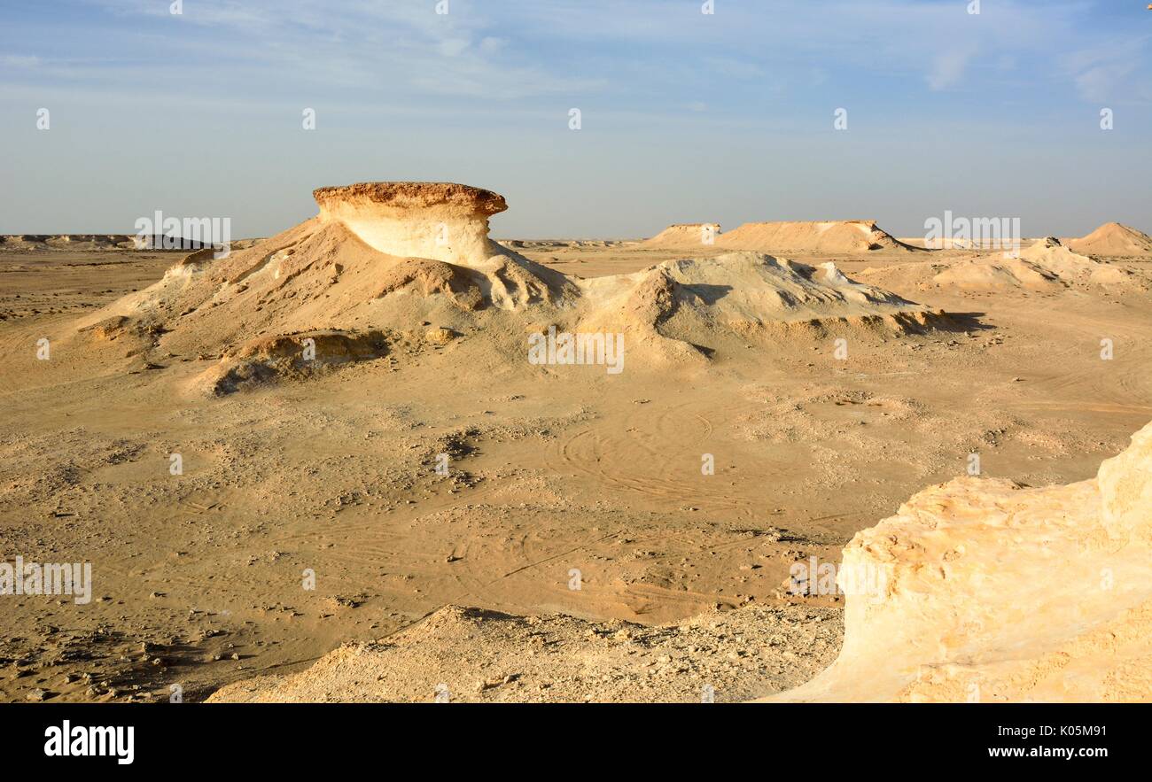Limestone formations in Bir Zekreet desert, Qatar Stock Photo - Alamy