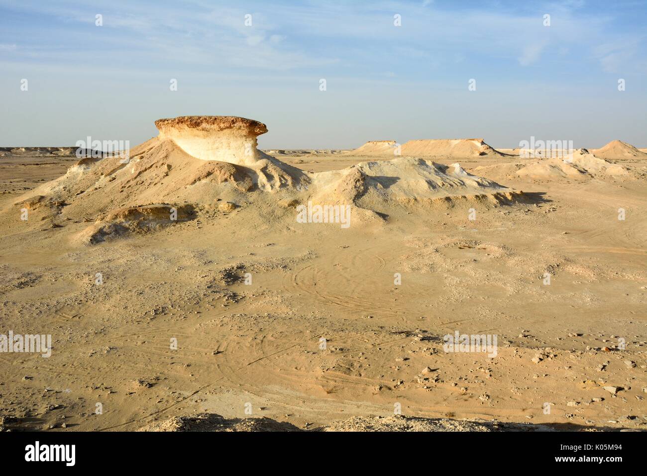 Limestone formations in Bir Zekreet desert, Qatar Stock Photo - Alamy
