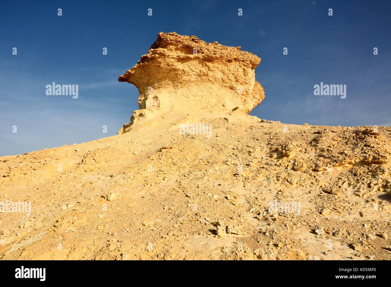 Limestone formation in Bir Zekreet, Qatar Stock Photo - Alamy