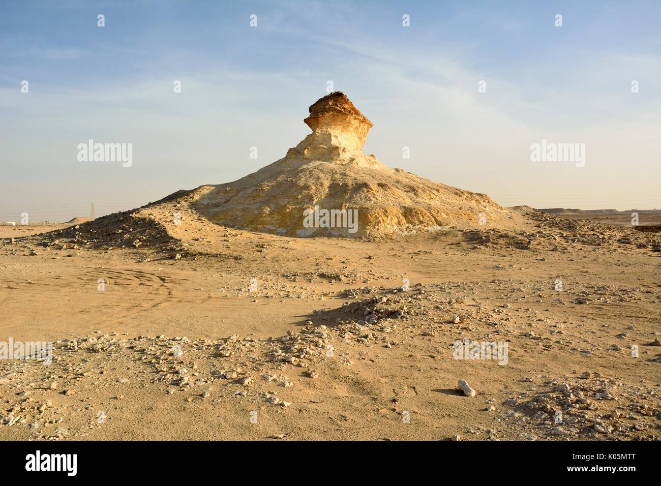 Limestone formation in Bir Zekreet desert, Qatar Stock Photo - Alamy