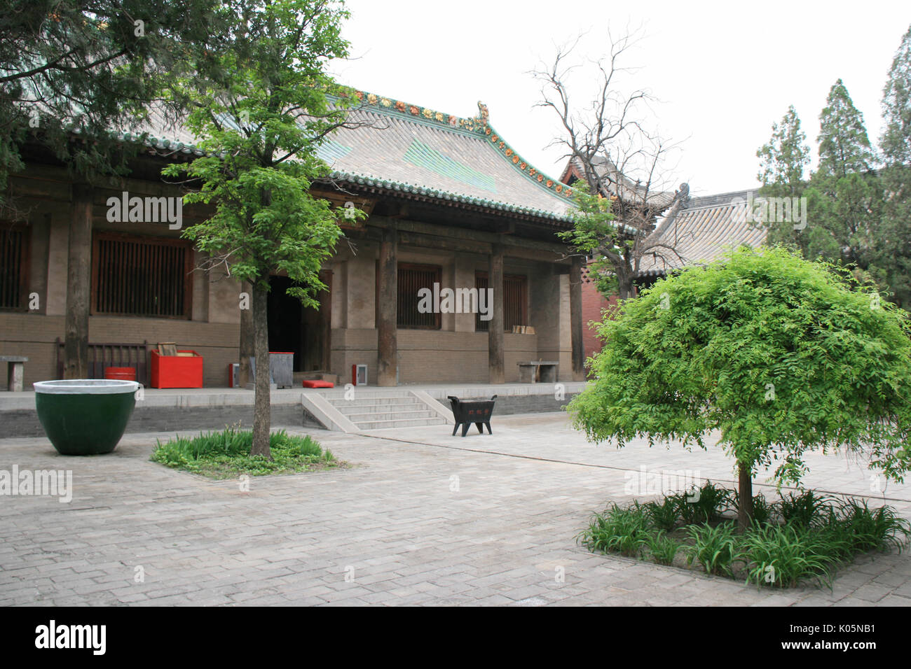 Shuanglin temple hi-res stock photography and images - Alamy