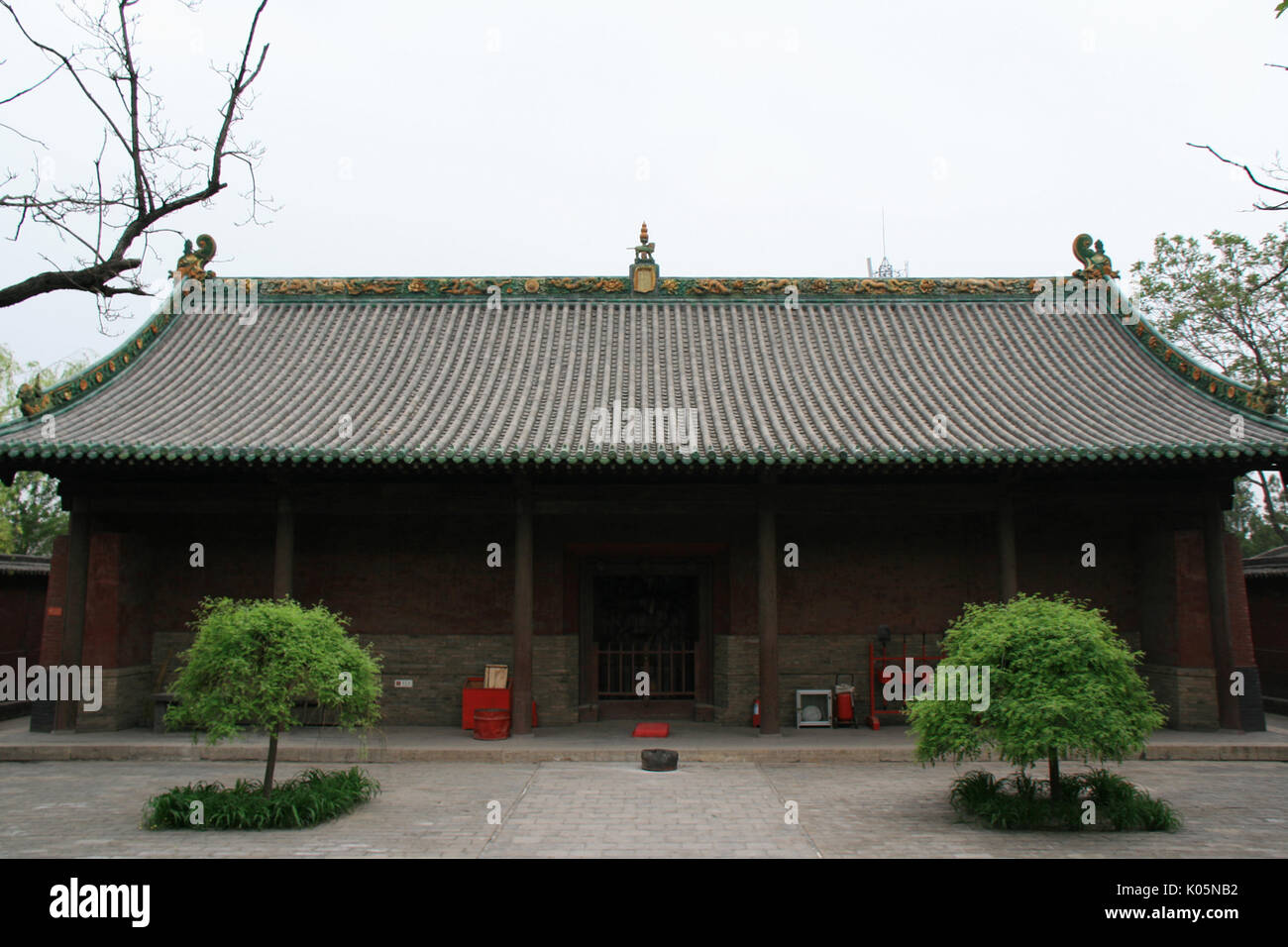 Shuanglin temple hi-res stock photography and images - Alamy