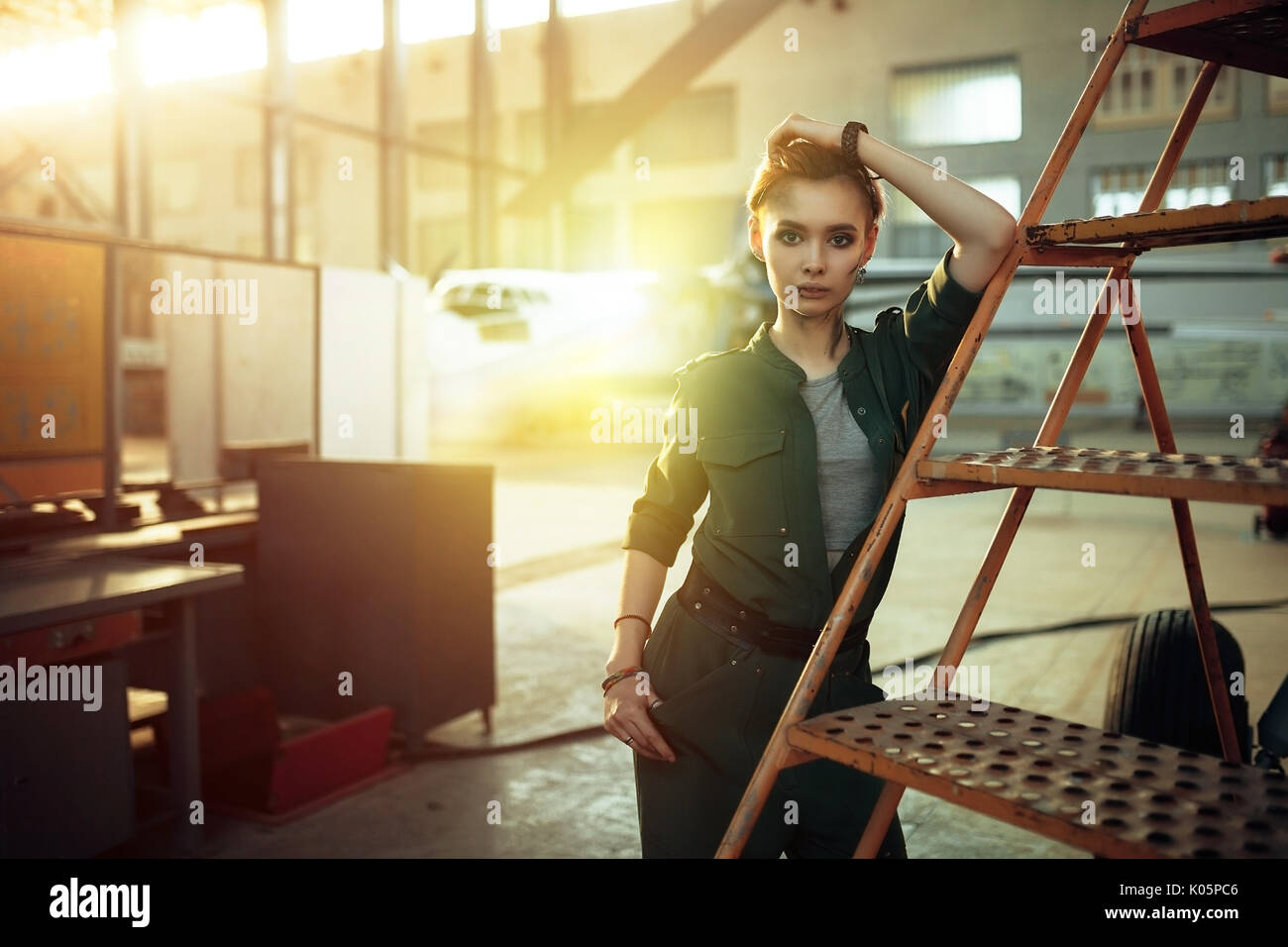 Female airplane mechanic hi-res stock photography and images - Alamy