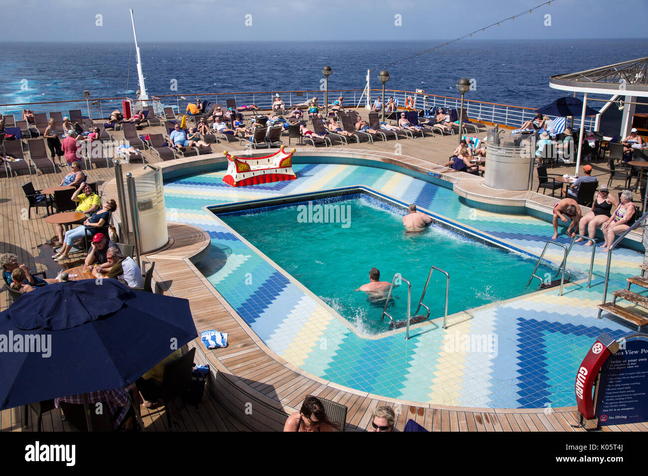 Sunbathing cruise hi-res stock photography and images - Alamy