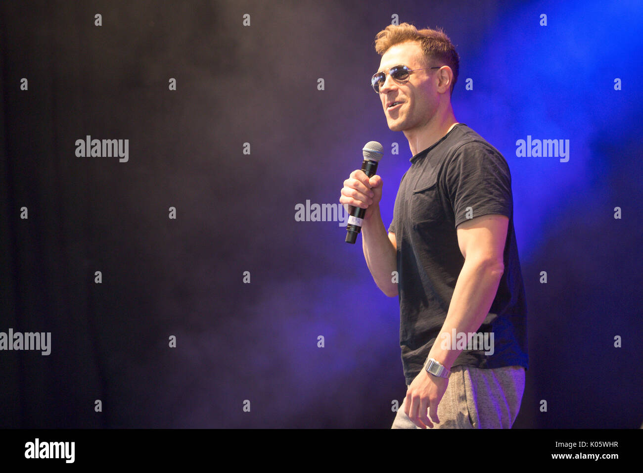 Lee Nelson Comedian High Resolution Stock Photography and Images - Alamy